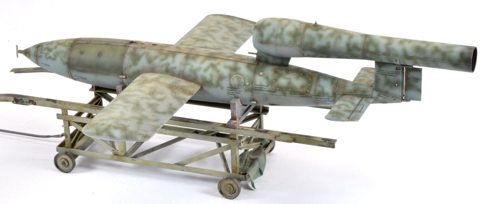 GERMAN FLYING BOMB V-1 (CON INTERIOR) 1/35 - Hobby Models GT