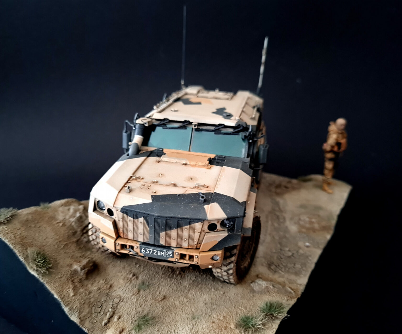 KAMAZ K-4386 TYPHOON VDV EARY TYPE (sin caja original) - Hobby Models GT
